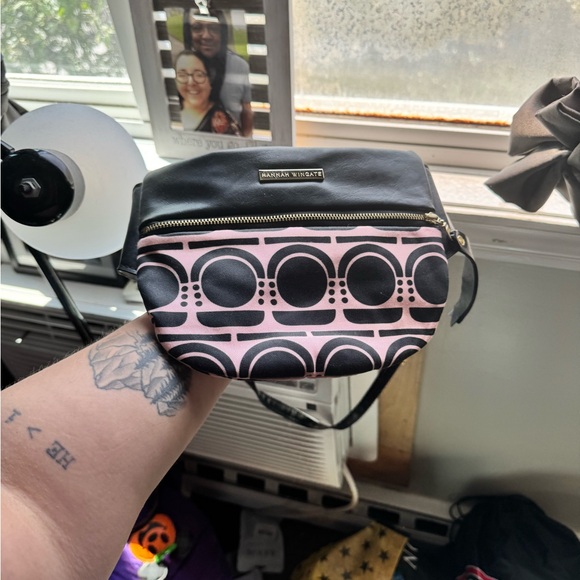 hannah wingate | Bags | Hannah Wingate Black And Pink Crossbody Bag ...